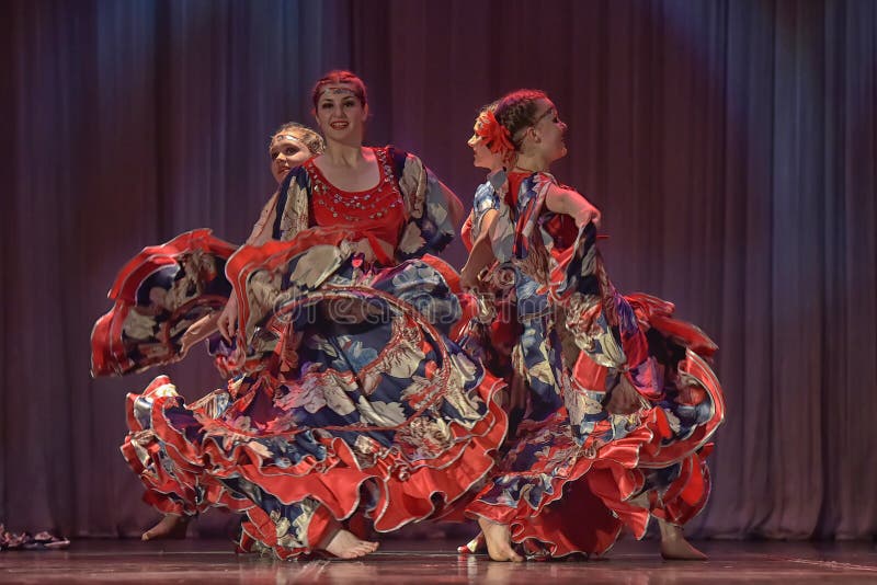 Flamenco dance editorial stock image. Image of dancing - 81038219