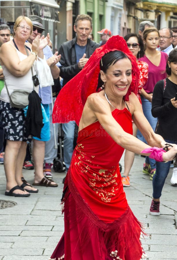 Flamenco de danse gitane photo stock éditorial. Image du beauté - 102518953