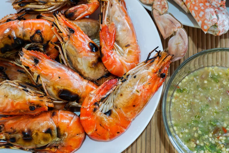 Flaming Shrimp in White Plate Stock Image - Image of meal, food: 55964669