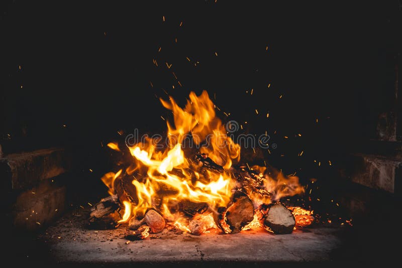 Flammen, Die Im Kamin Brennen. Stockfoto - Bild von energie, brand ...