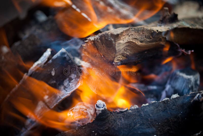 Flammendes Feuer stockfoto. Bild von hintergrund, hell - 39349872