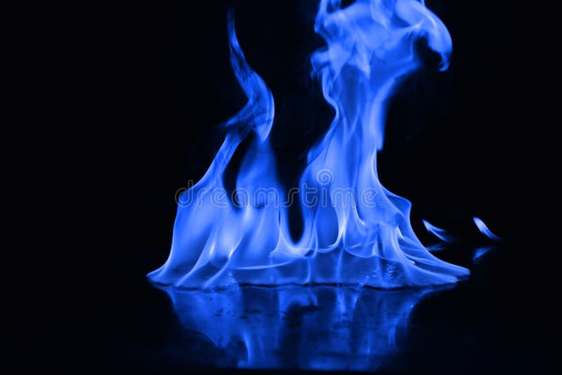 Flammes Bleues Du Feu En Tant Que Backgorund Abstrait Image stock ...