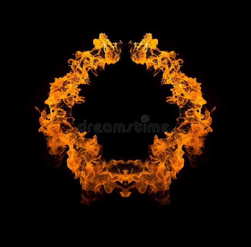 Flammes De Flambage Sur Le Fond Noir Photo stock - Image du flamme ...