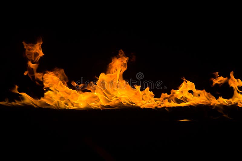 Cercle De Flambage De Flammes Sur Le Fond Noir Image stock - Image du ...