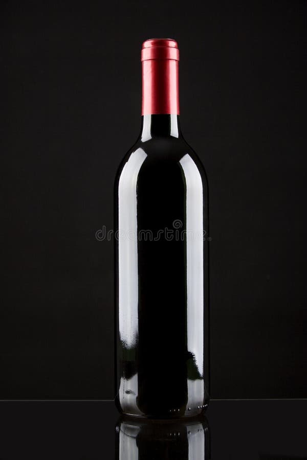 Flasche Rotwein stockfoto. Bild von wein, leuchte, gaststätte - 6178276