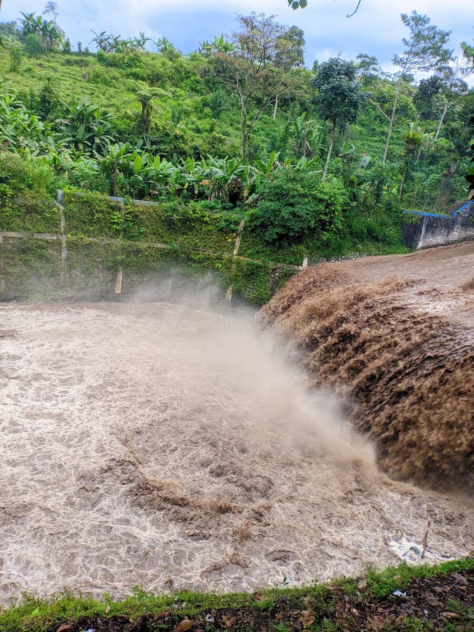Flash floods stock image. Image of rain, flood, flashfloods - 378825031