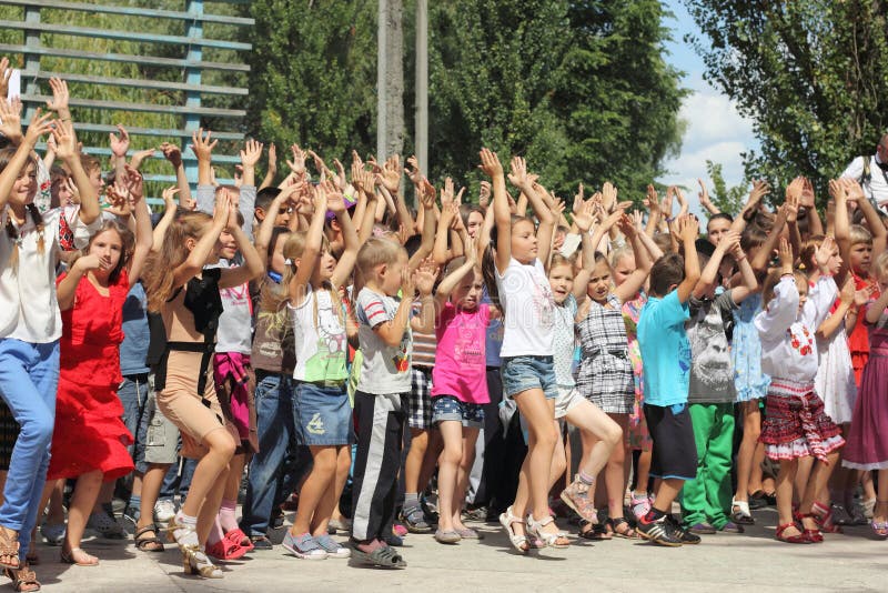 Flashmob De Los Niños Niños Del Baile Fotografía editorial - Imagen de ...