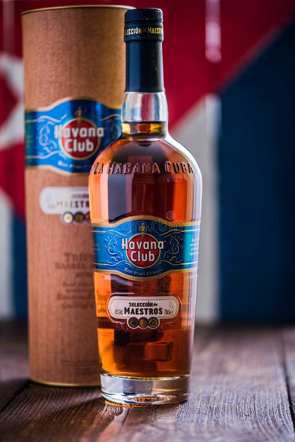 Flaska av Havana Club rom redaktionell arkivbild. Bild av ledare - 72097817