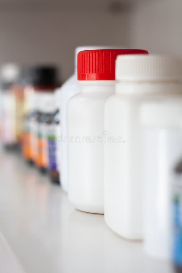 Gamla Flaskor Med Farmaceutiska Läkemedel Arkivfoto - Bild av grym ...