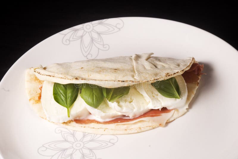 Flatbread llenado foto de archivo. Imagen de acodado - 19878420