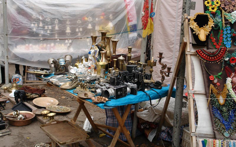 Flea market editorial photo. Image of oldfashioned, camera - 39594606