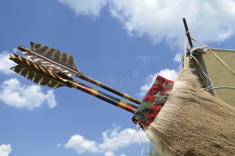 Estremecimiento Con Las Flechas Aisladas Foto de archivo - Imagen de ...