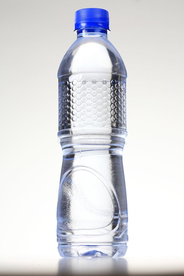 Fles water stock foto. Image of spiegel, aqua, vers, mineraal - 14082390