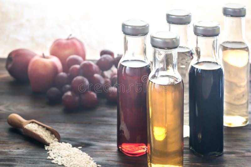 Flessen Met Verschillende Soorten Azijn Stock Afbeelding - Image of ...