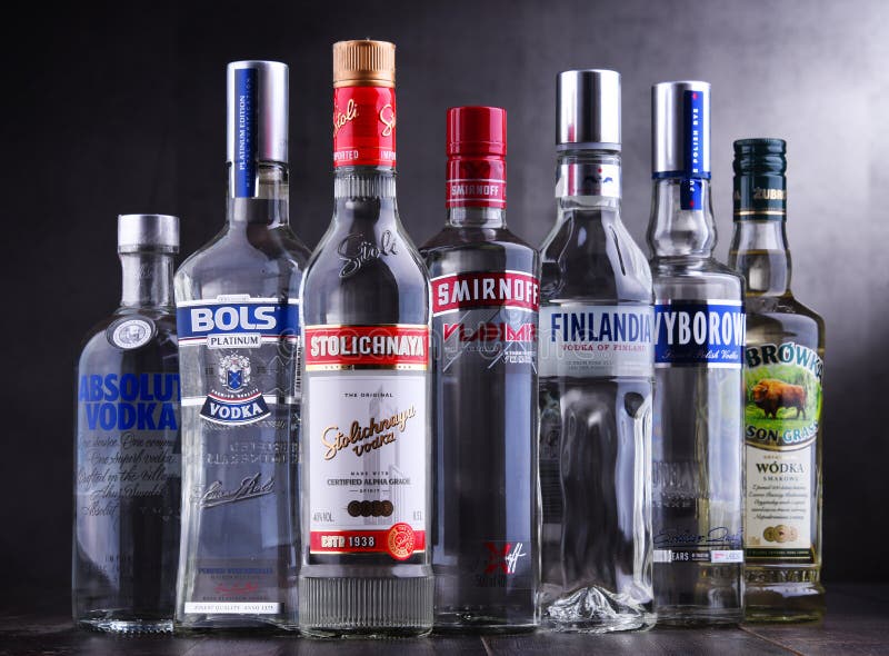 Flessen Van Verscheidene Globale Merken Van Wodka Redactionele ...