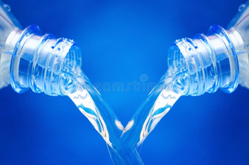 Flessen water stock afbeelding. Image of water, blauw - 2208955