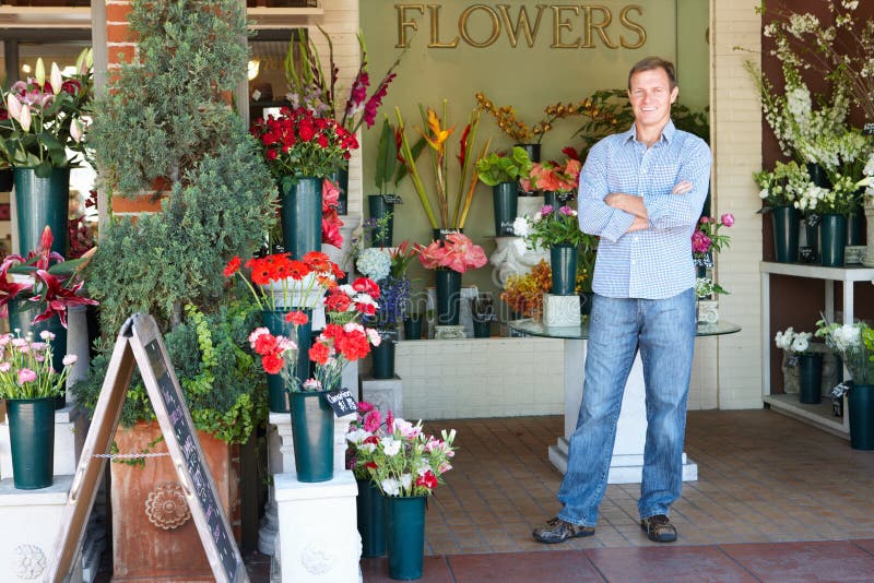 Fleuriste Extérieur Debout D'homme Image stock - Image du fleurs ...