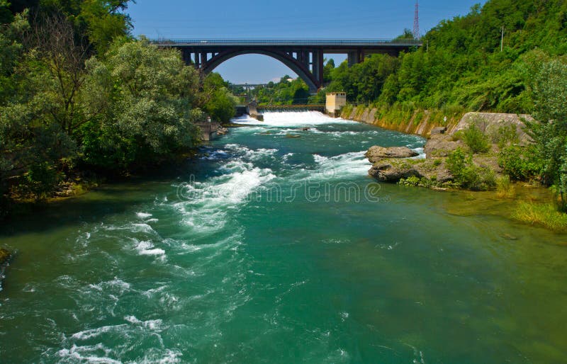 Fleuve Adda image stock. Image du nord, végétation, bleu - 20093501