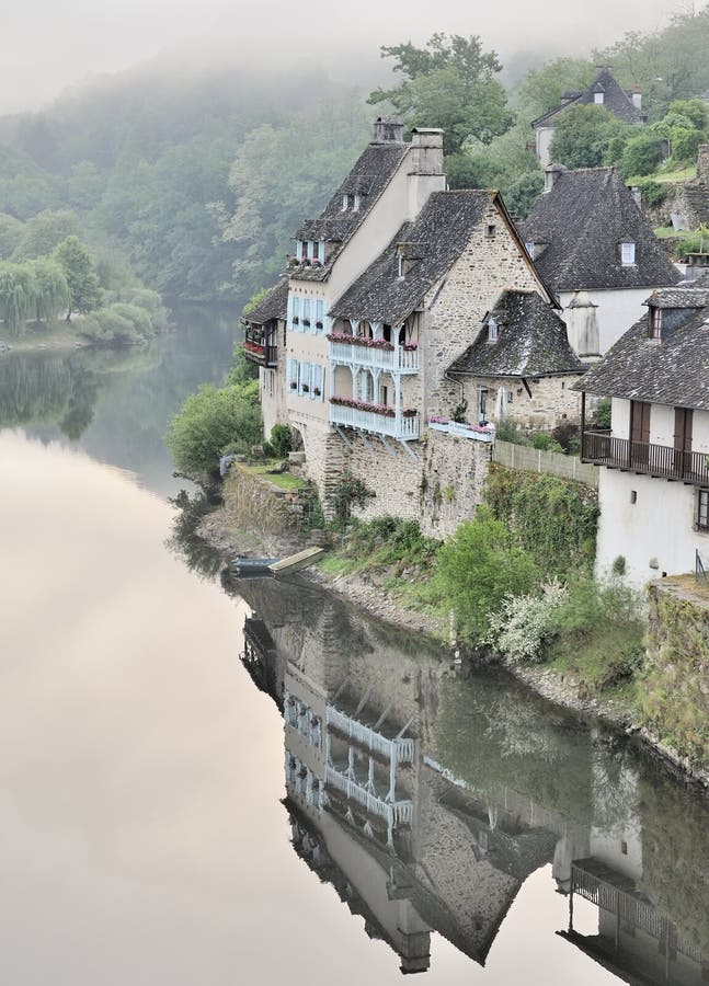 Fleuve De Dordogne Au Lever De Soleil Photo stock - Image du extérieur ...