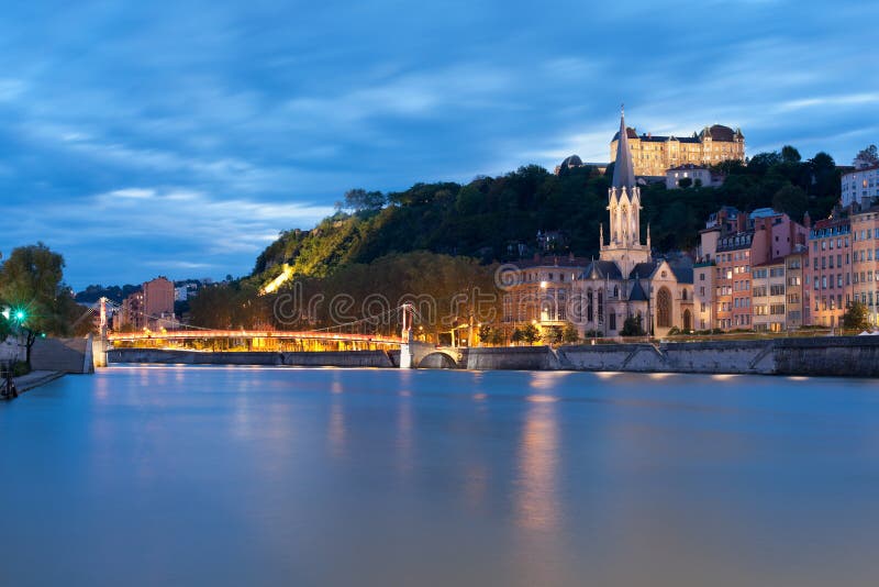 Fleuve De Lyon Et De Saone La Nuit Photo stock - Image du fleuve, bleu ...