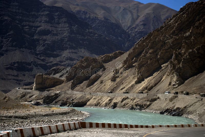 Fleuve Indus, Ladakh, Inde photo stock. Image du panorama - 34872814