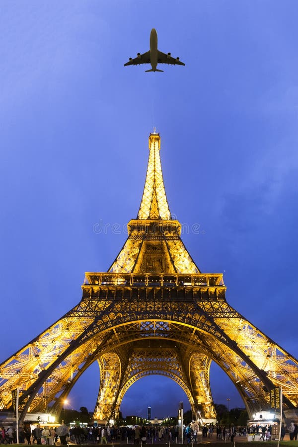 Fliegen nach Paris redaktionelles stockbild. Bild von farbe - 54207989