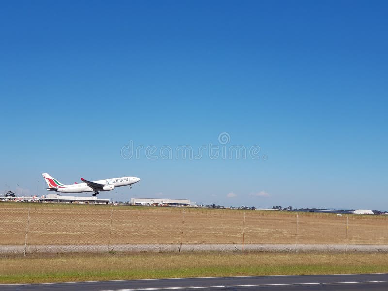 Flight taking off editorial image. Image of taking, airport - 121361375