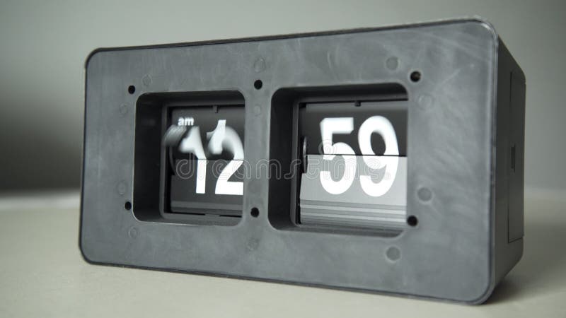 Flip clock show it`s 1 a.m stock video. Video of number - 260931735