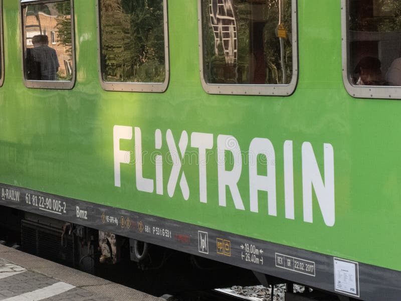 Flixtrain vert image stock éditorial. Image du mouvement - 122511954