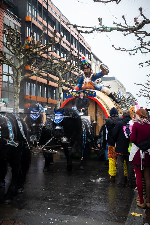 Float in Main Rose Monday Parade Editorial Image - Image of happy, city ...