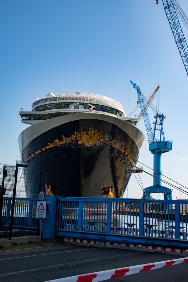 Float out Disney Destiny editorial stock image. Image of statue - 396928964