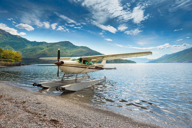 Fly-in Float Plane stock image. Image of float, spray - 43646263