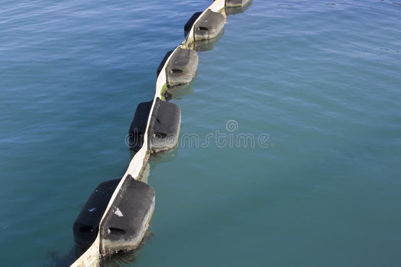 Floating Anti-pollution Barrier Made with Modular Plastic Elements To ...