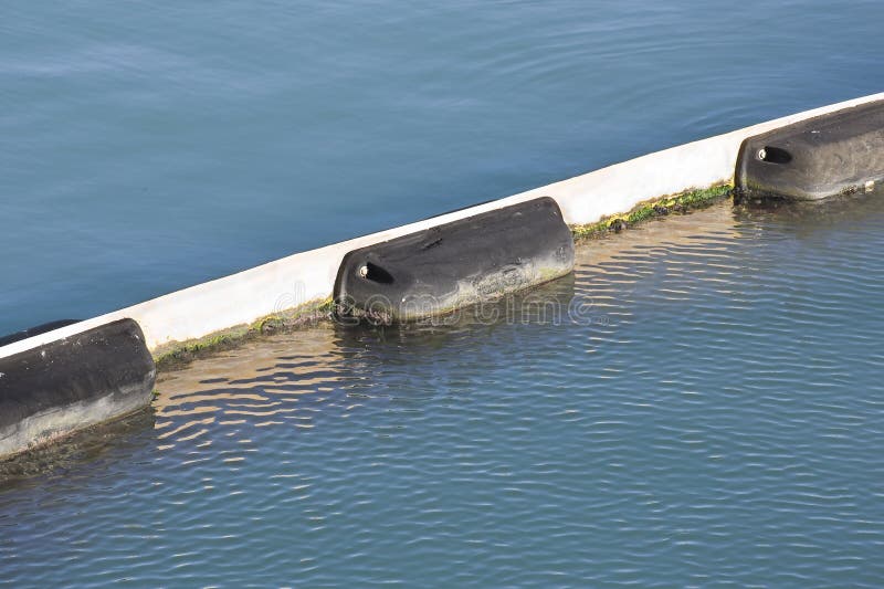 Floating Anti-pollution Barrier Made with Modular Plastic Elements To ...
