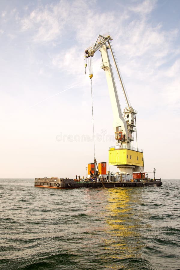 Floating Cranes editorial photography. Image of divers - 59732392