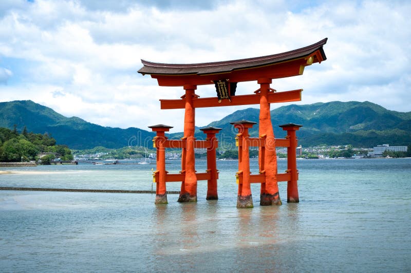 Floating Torii Gate of Itsukushima Shrine at Miyajima, Hiroshima Stock ...