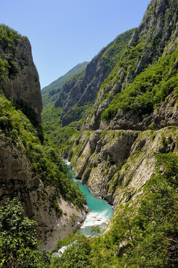 Moraca Kanjon Och Moraca Kloster Arkivfoto - Bild av liggande, monte ...