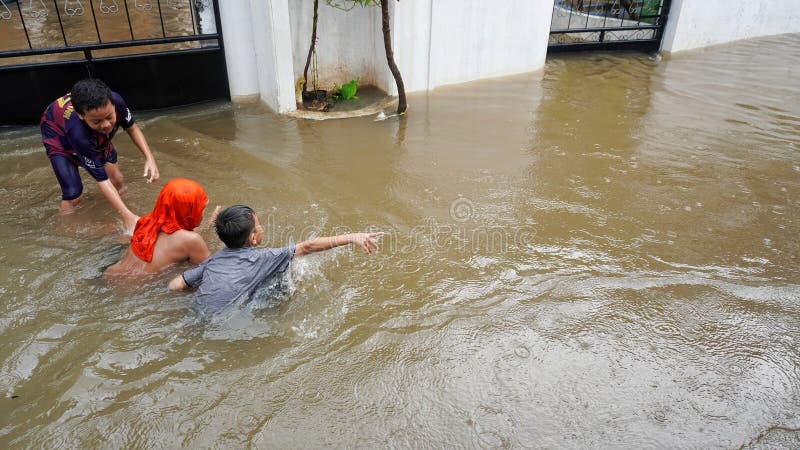 Flood in Jakarta because High Intensity Rain in Night before Flood in ...
