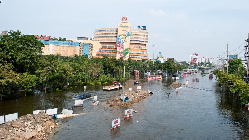 Flooding on Phetkasem Road ,Bangkok Flooding 2011 Editorial Photography ... Flooding on Phetkasem Road ,Bangkok Flooding 2011 Editorial Photography ...