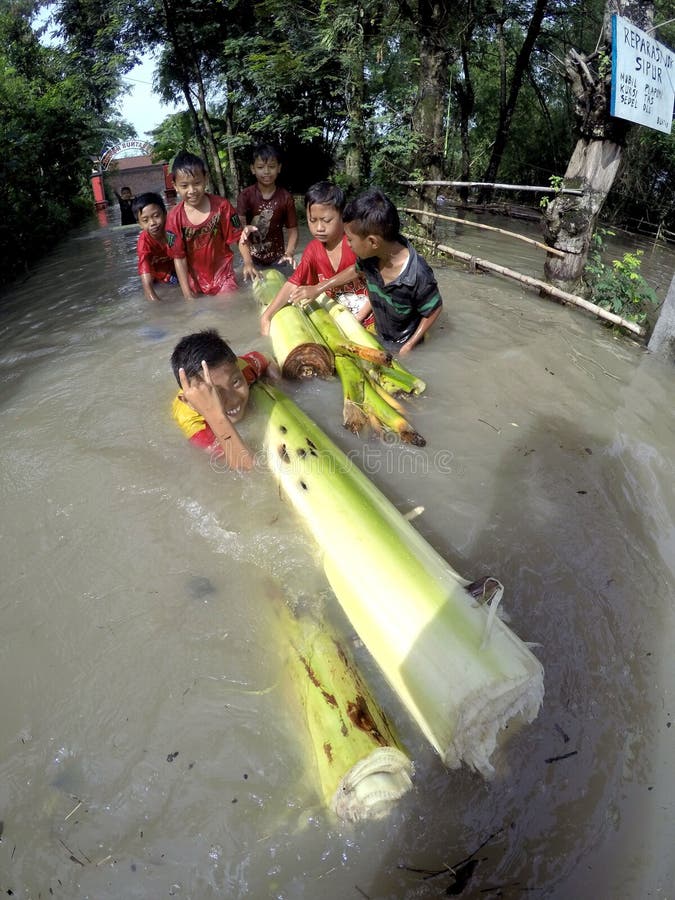 Floods editorial image. Image of children, sukoharjo - 50550385