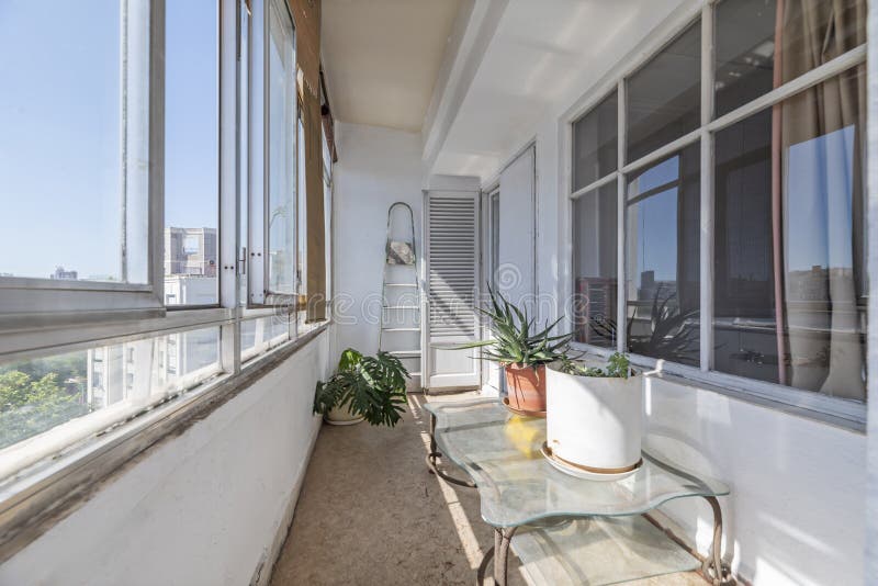 Floor-to-ceiling Windows in Gray Aluminum with a Thermal Break ...