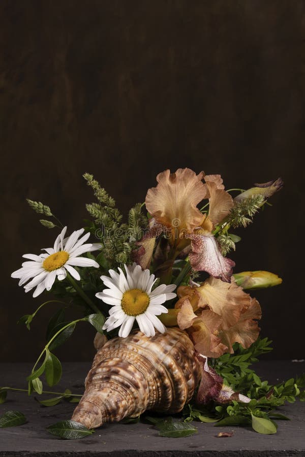 Floral Shell Centerpiece stock photo. Image of romantic - 55360672