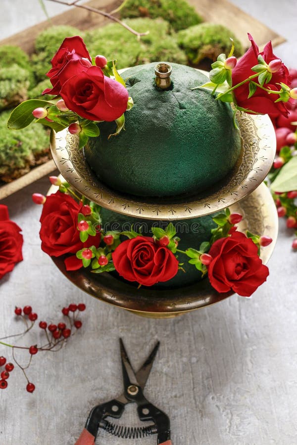 Floral Decoration with Red Roses, Mistletoe and Moss. Step by Step ...