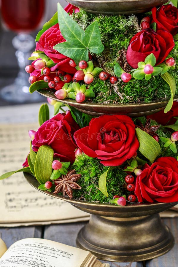 Floral Decoration with Red Roses, Mistletoe and Moss. Step by Step ...