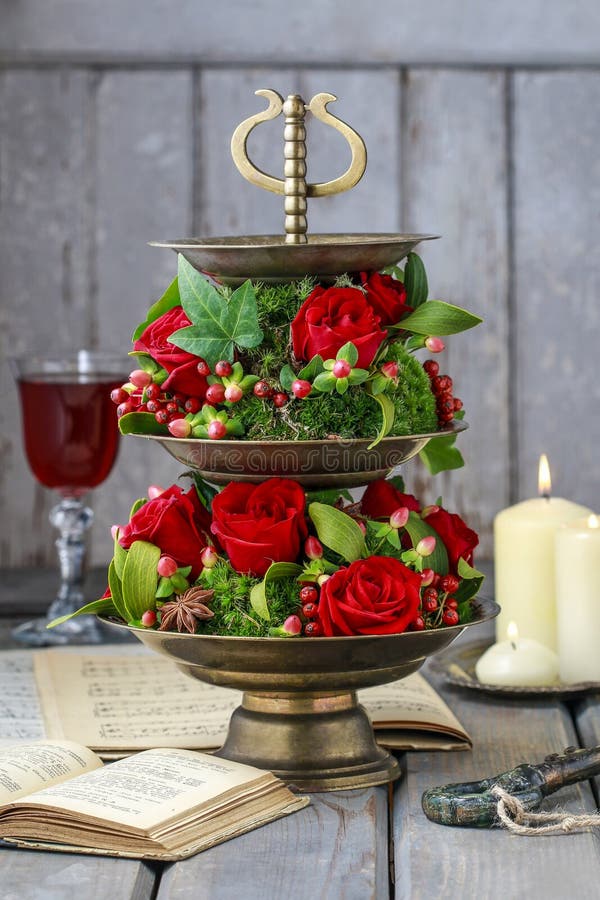 Floral Decoration with Red Roses, Mistletoe and Moss. Step by Step ...