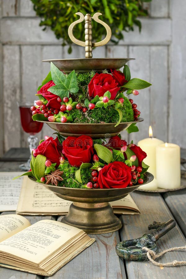 Floral Decoration with Red Roses, Mistletoe and Moss. Step by Step ...
