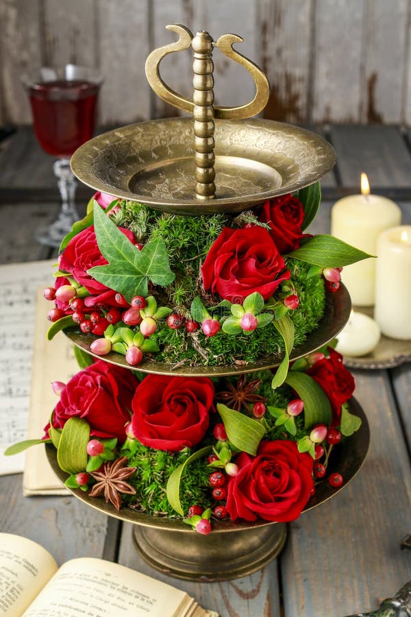 Floral Decoration with Red Roses, Mistletoe and Moss. Step by Step ...