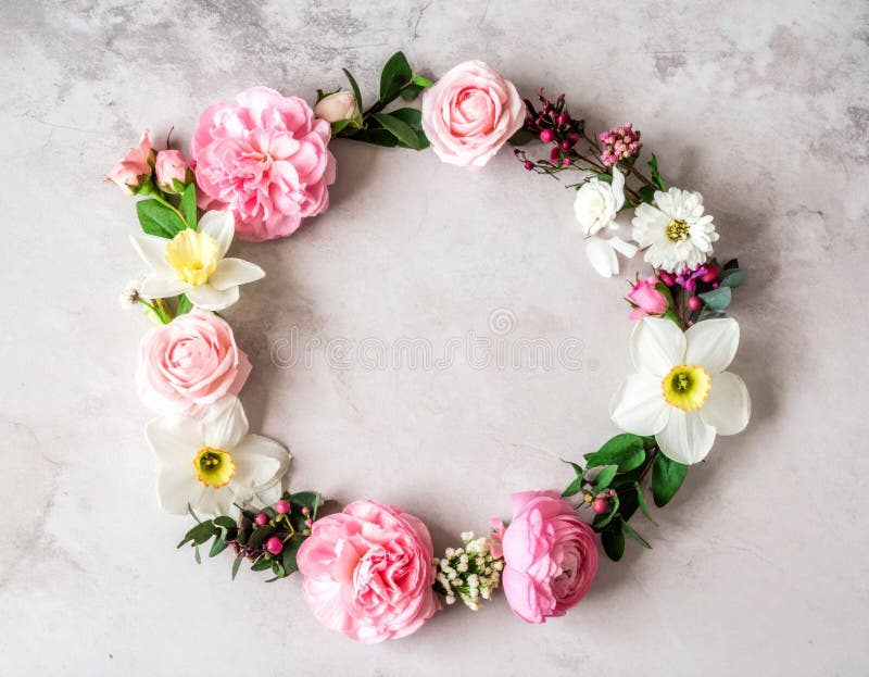 Floral Wreath with Pink Roses and Daffodils on Textured Background ...