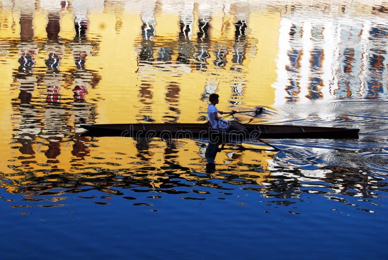 Florence, Italy - Canoe editorial stock image. Image of arno - 218140754