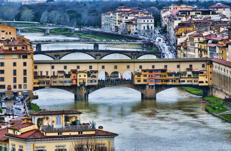 Ponte Vecchio Nad Arno Rzeką W Florencja, Włochy Zdjęcie Stock - Obraz ...